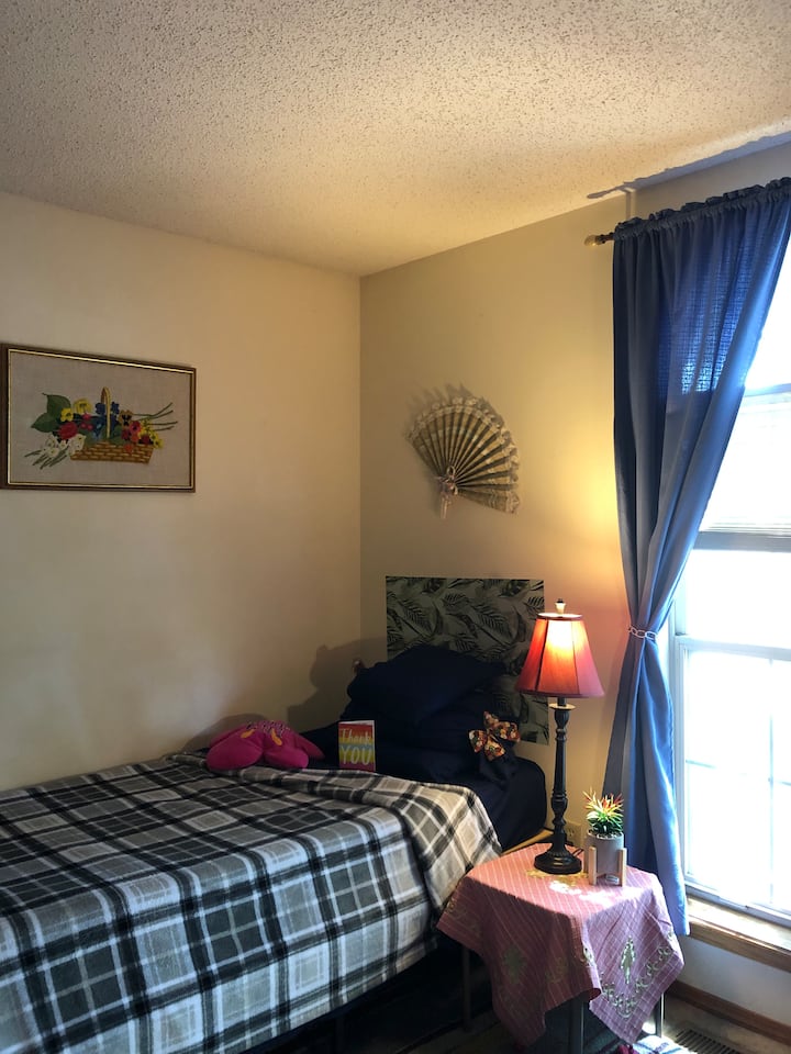 In Room Microwave Desk Wi-fi! Check In June 5th - Wichita, KS