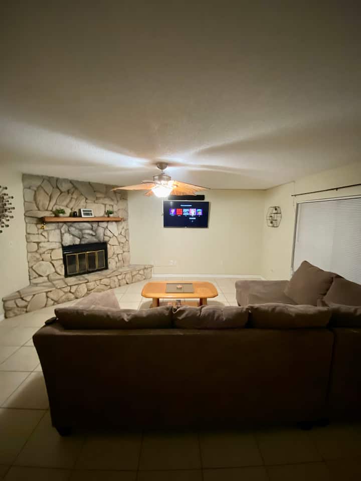 Cozy 3 Bedroom Getaway Home - Jacksonville, FL