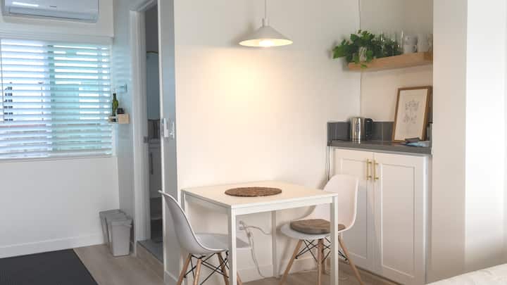 Modern Studio In Griffith Observatory Neighborhood - Silver Lake, CA