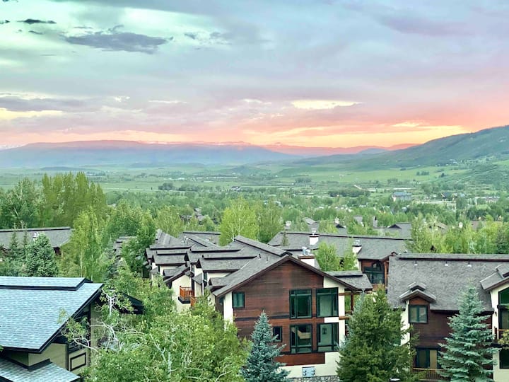 Top Floor Slopeside Retreat With Incredible Views - Steamboat Springs