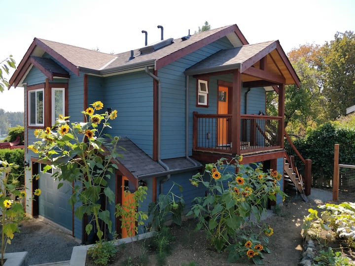 Harbourview Carriage House - Nanaimo