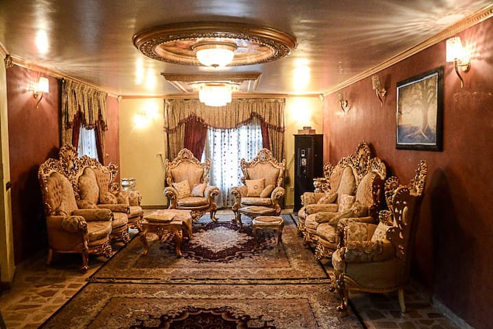 Central Room W/ Private Bath & Rooftop Access - Bagdad