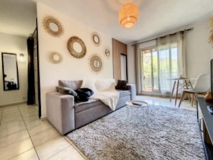 2 Pièces Proche Plage + Parking - Vallauris