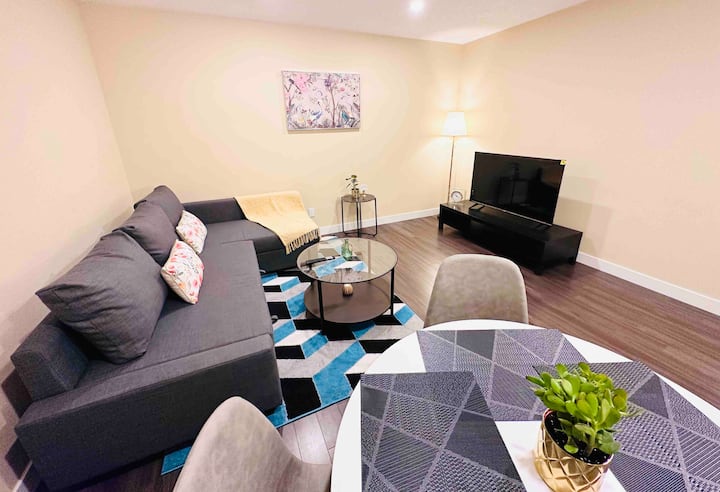 1 Bedroom Basement Suite W/ac And Private Entrance - Calgary