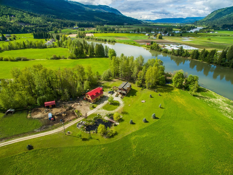 Mara Lake, Canada Vacation Rentals - Airbnb