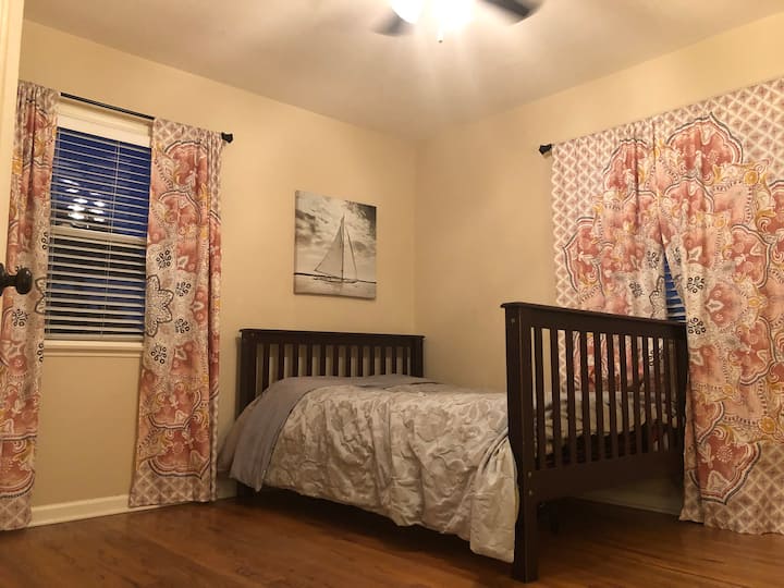 Downtown King 👑 Bedroom At Natural Home - Ventura, CA
