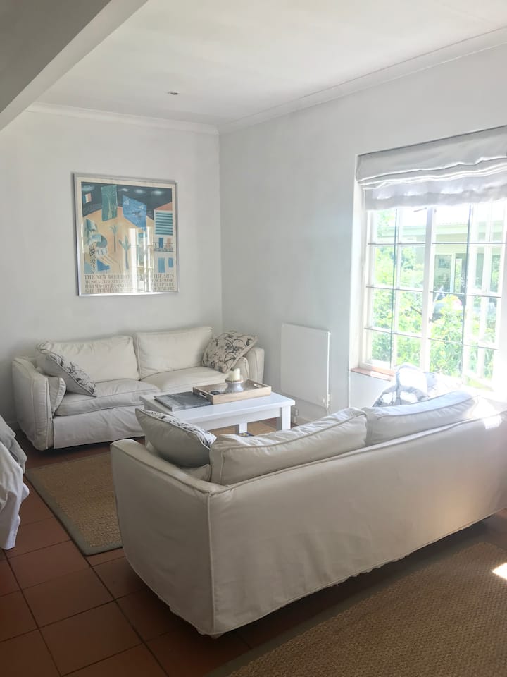 Rose Cottage - Spacious Family Garden Cottage - Johannesburg