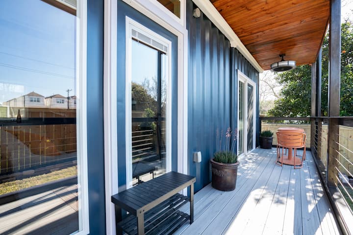 *Downstairs Unit - Rooftop - E Downtown Containers - 휴스턴