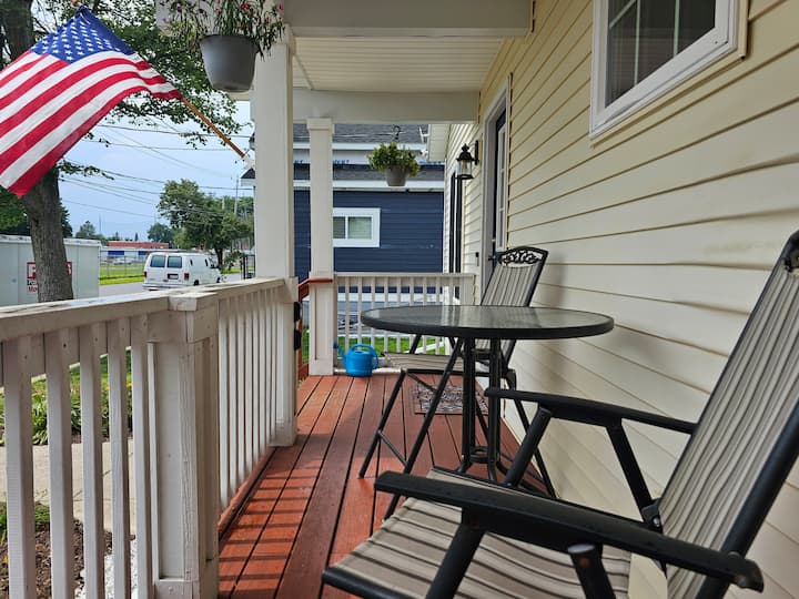 Steps From Downtown - Saratoga Springs, NY