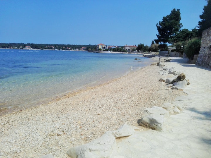 Ferienwohnung Dajla Für 3 Personen Mit 1 Schlafzimmer - Ferienwohnung - Novigrad