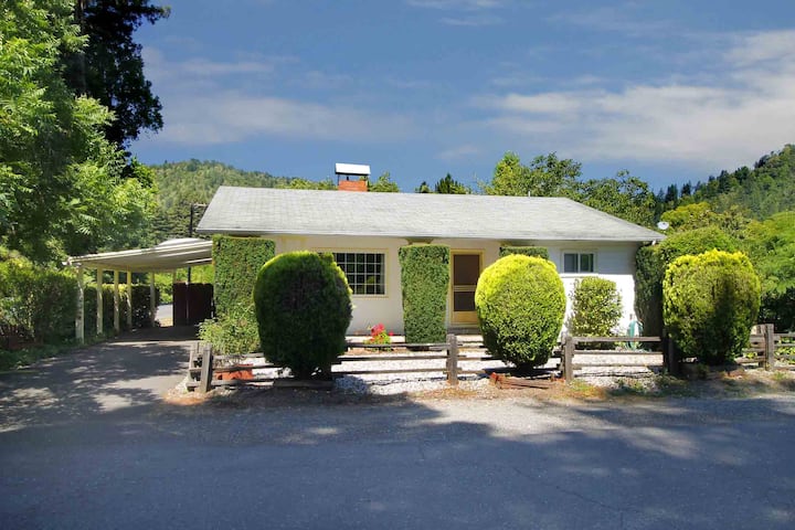 Stay Awhile Open This Sunny Weekend! Hot Tub - Guerneville, CA