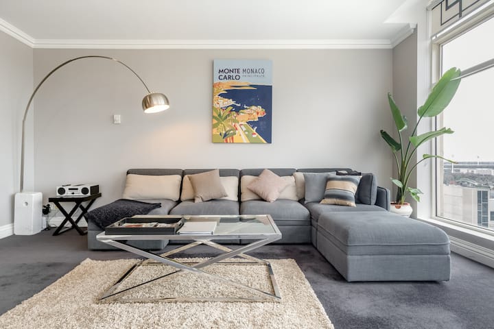 Bright, Luxury Penthouse With Amazing Views - Melbourne