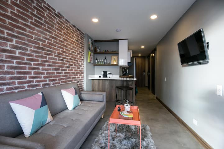 ✮Contemporary Suite (Location) Walk To Nightlife✮ - Medellín, Colombia