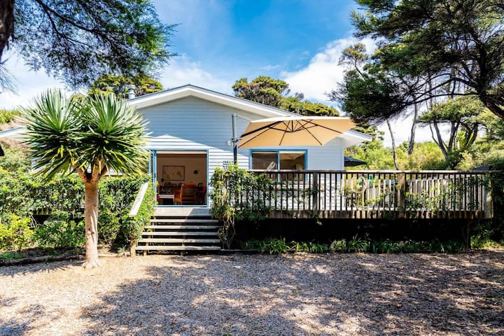 Green Views - Cute And Comfortable + Walk To Shops - Mangawhai Heads