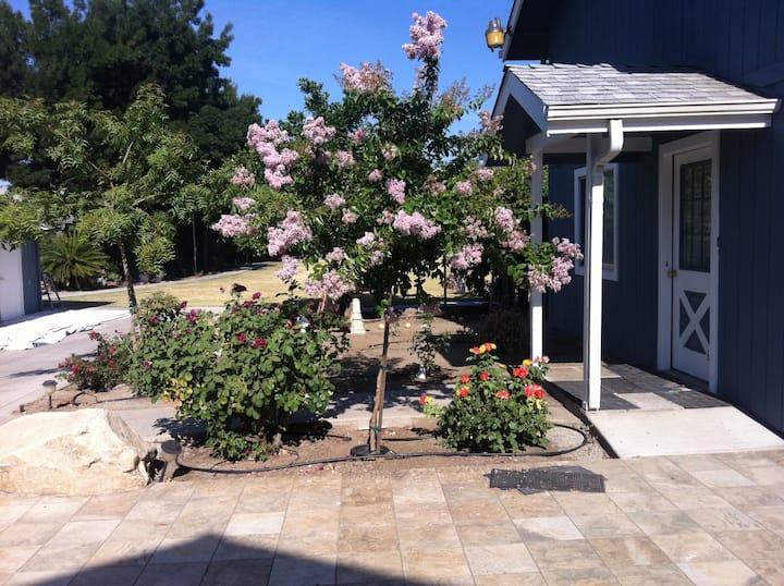 A Guest Cottage In A Garden! - Porterville, CA