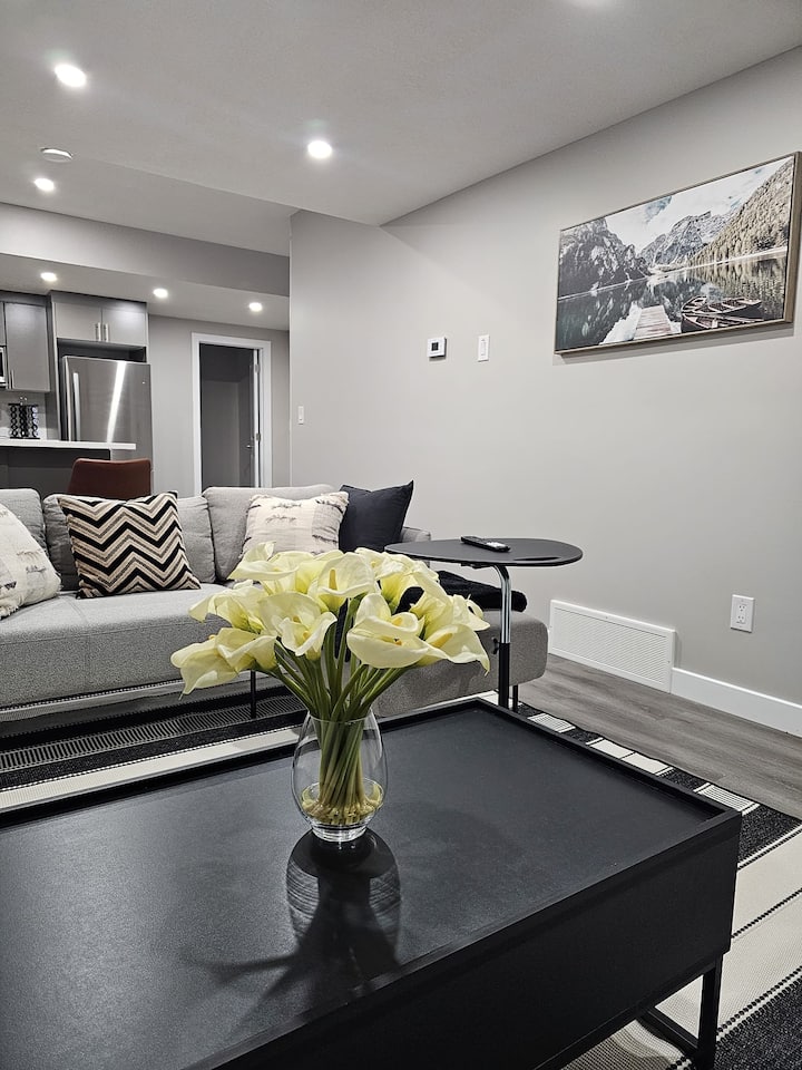 Cozy Suite: Private And Spacious 2br, Full Kitchen - Saint Albert