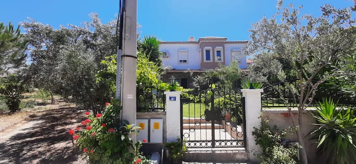 Alaçatı’da Bahçe Içerisinde Ikiz Yazlıktan Biri - Alaçatı