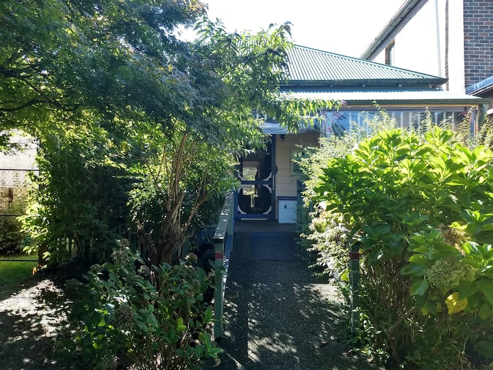 # 41 Retro/ Historic "Calico Cottage" Town Centre - Dorrigo