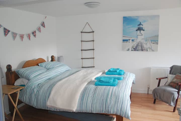 Sandy Toes In Braunton Now Has A Cosy Living Room - Barnstaple