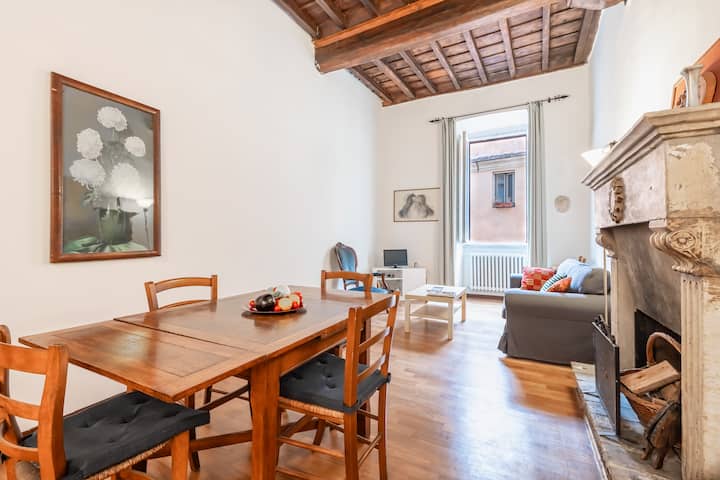 Monticelli Blu: Comfy At Campo Dei Fiori - Rome