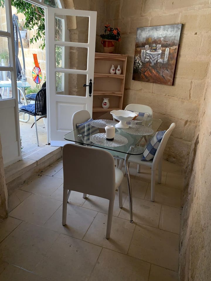 Traditional House Of Character In Village Core - Malta