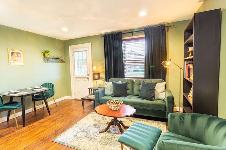 The Webster On Weber, Quaint Cottage, Koi Pond - Columbus, OH