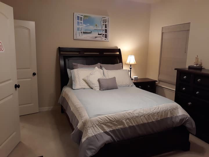 Private Bedroom With En Suite Bathroom In Jenks - Tulsa, OK
