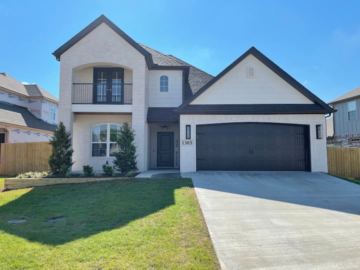 Brand New Entire Home ~5 Minutes To Pinnacle Hills - Lowell, AR