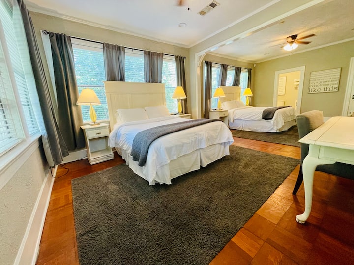 Spacious!! Comfy!! Farmhouse Suite B - Jackson, MS