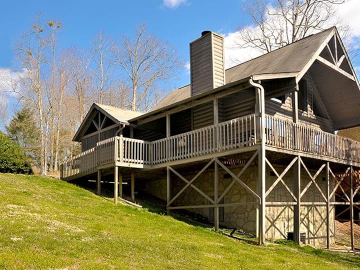 Cozy Bear - Pet-friendly W/ New Hot Tub! - Pigeon Forge, TN