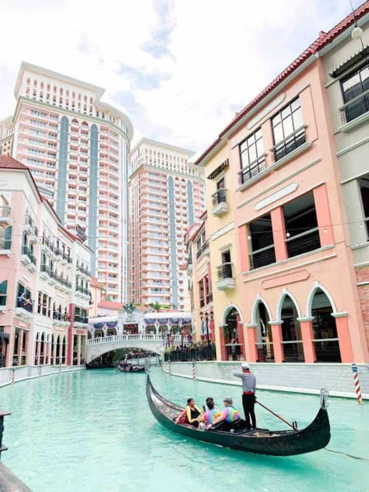 1br  Corner, Quiet With View Suite & Parking - Taguig