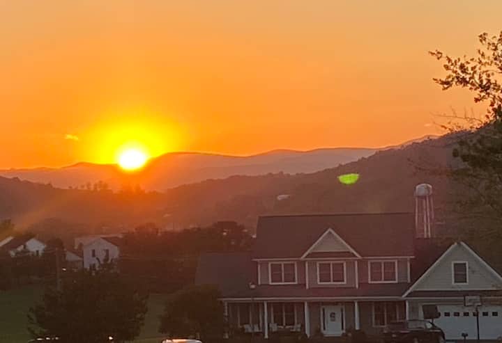 Melvin Sunset Studio In Quiet Neighborhood - Bluestone Vineyard, Bridgewater