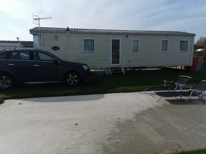 3 Bed Static Caravan With Facilities Sleeps 8 - Bognor Regis