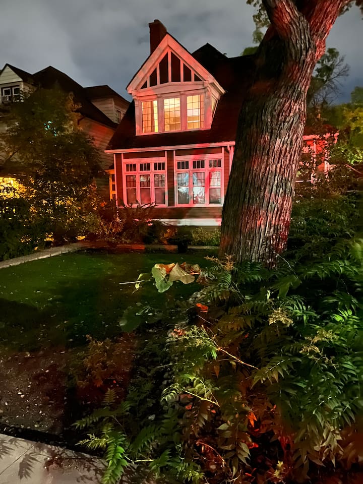 Osborne Village Charmer
Minimum Stay - 30 Nights - Winnipeg