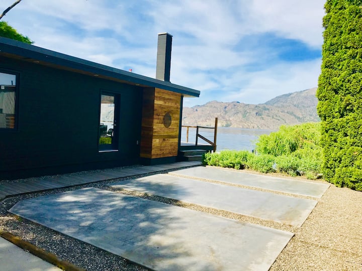 Okanagan Lakefront Home With Dock And Boat Lift - Summerland