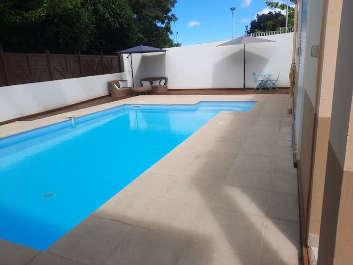 Studio Avec Piscine Privée, Idéalement Situé - Guadeloupe
