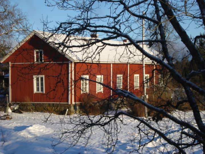 Wooden Farm House From 1893, Called Yli-pihanperä. - Vehmaa