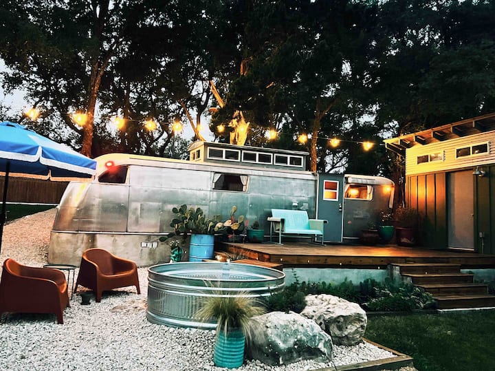 Unique Lodging On 3+ Acres + Private Pool “Voodoo” - Austin, TX