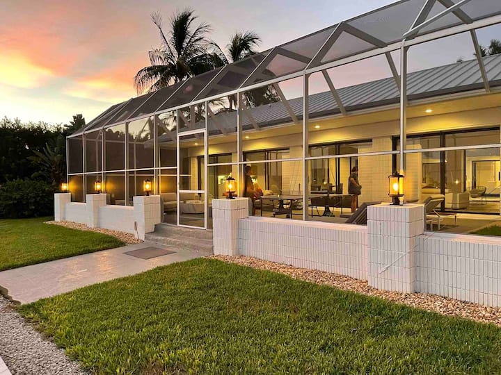 All White Ocean Front Home, Heated Pool Sleeps 12 - Marco Island, FL