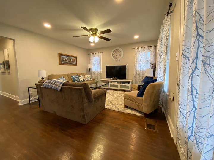 Lonestar Lodge, Close To Everything Fun In Fw! - Rivercrest Drive – Fort Worth