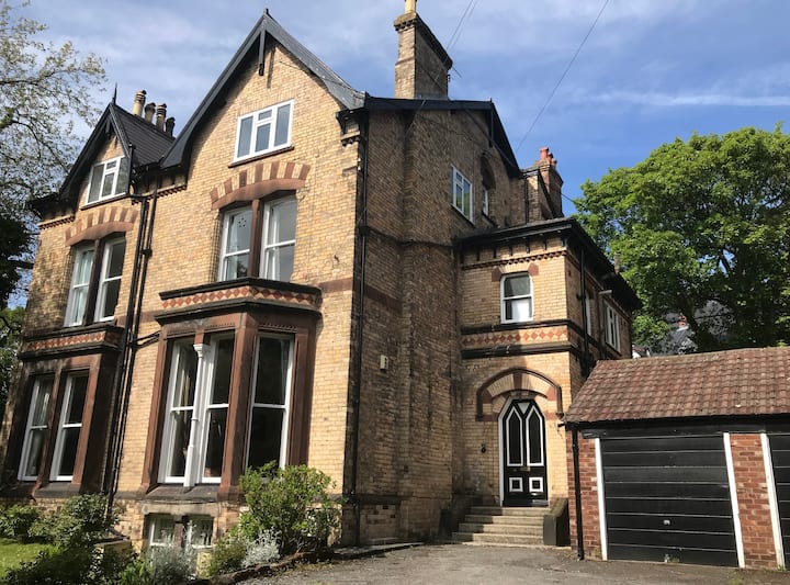 Large Apt, Garden, Lark  Lane, 2 Miles City Centre - Liverpool, UK