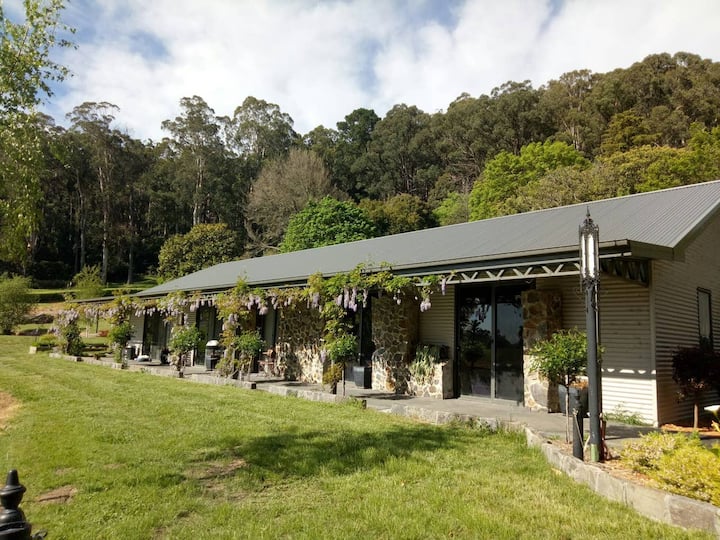 Deluxe Suite @ Glen Elborne Estate - Dandenong Ranges