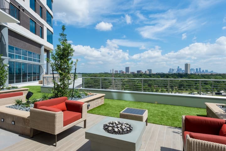 Contemporary Medical Center Unit | Free Parking - Houston, TX