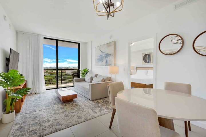 Modern & Stylish 2-bedrooms In Luxury Dt Doral - Florida International University, Miami