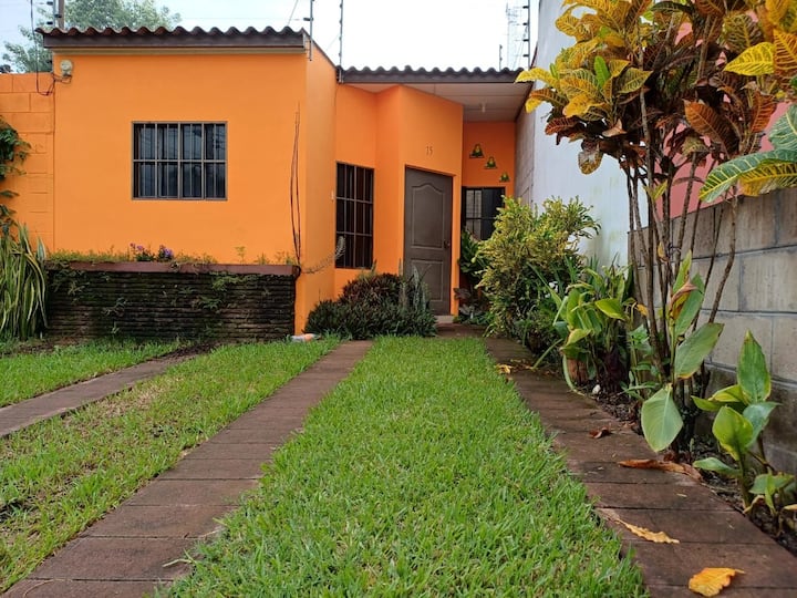 Casa En Pasaje Privado Cerca De Metrocentro - Santa Ana
