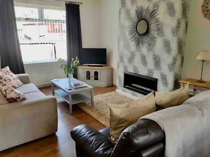 Spacious House | Free Parking | Large Garden - Morecambe