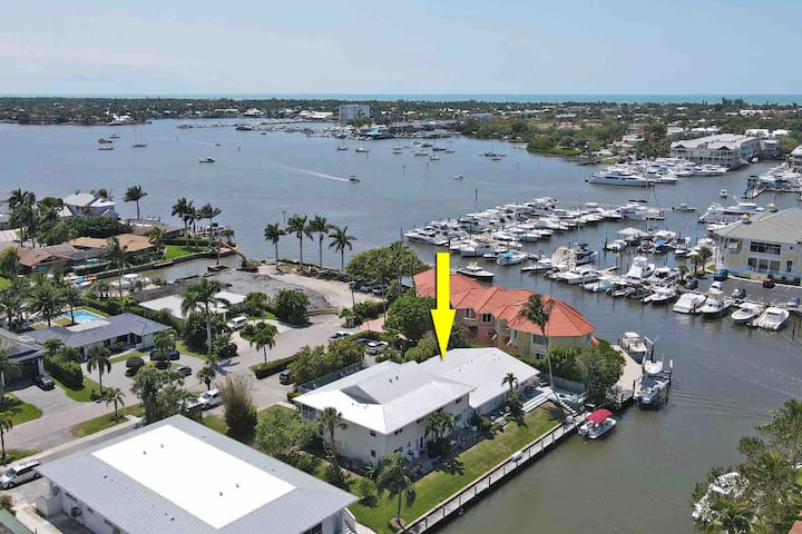 Charming Waterfront Condo In Olde Naples Awaits! - Naples, FL