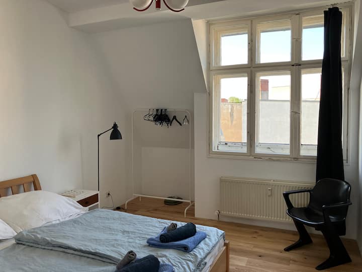 Quiet And Bright Attic Apartment Above The Roofs - Berlin
