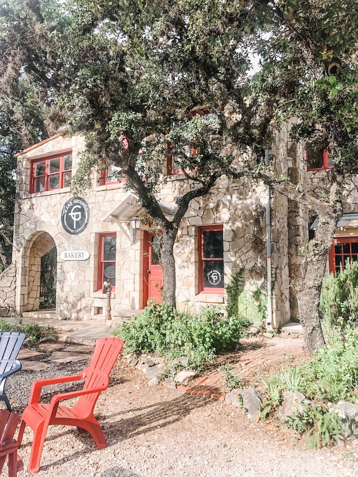 Texas Grounds Coffee Co. Bed And Breakfast - Helotes, TX