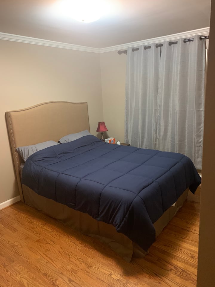 Rome Suite Private Room W/ Shared Bath - Clarksville
